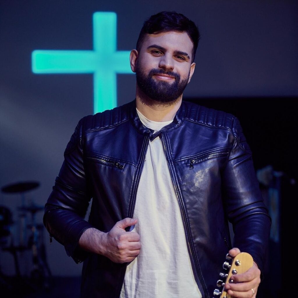 Franco Sicardo estrena el videoclip de “Quién?” - Puerto Rock Cristiano